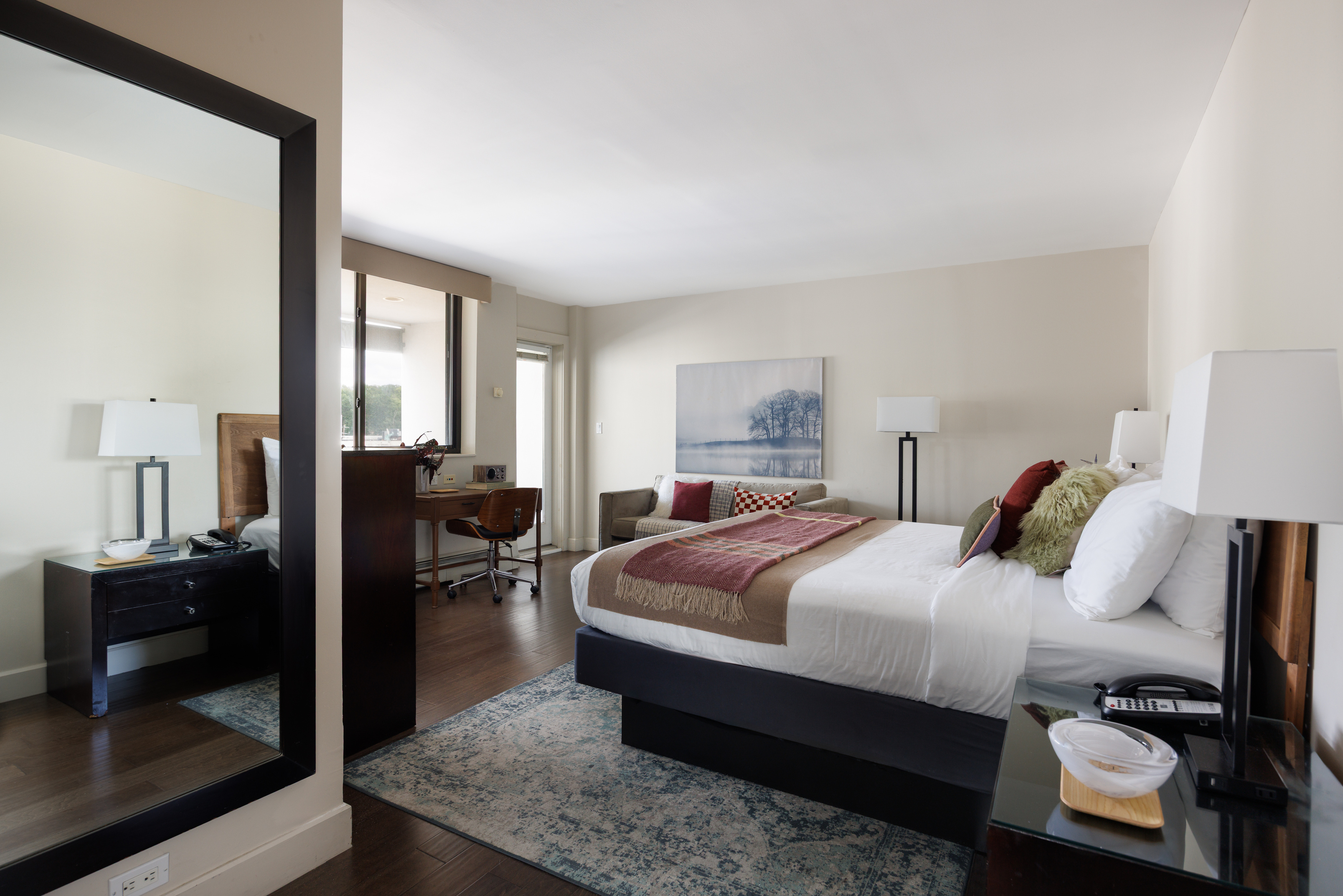Modern Hotel Rooms & Suites in Great Neck | The Andrew Hotel